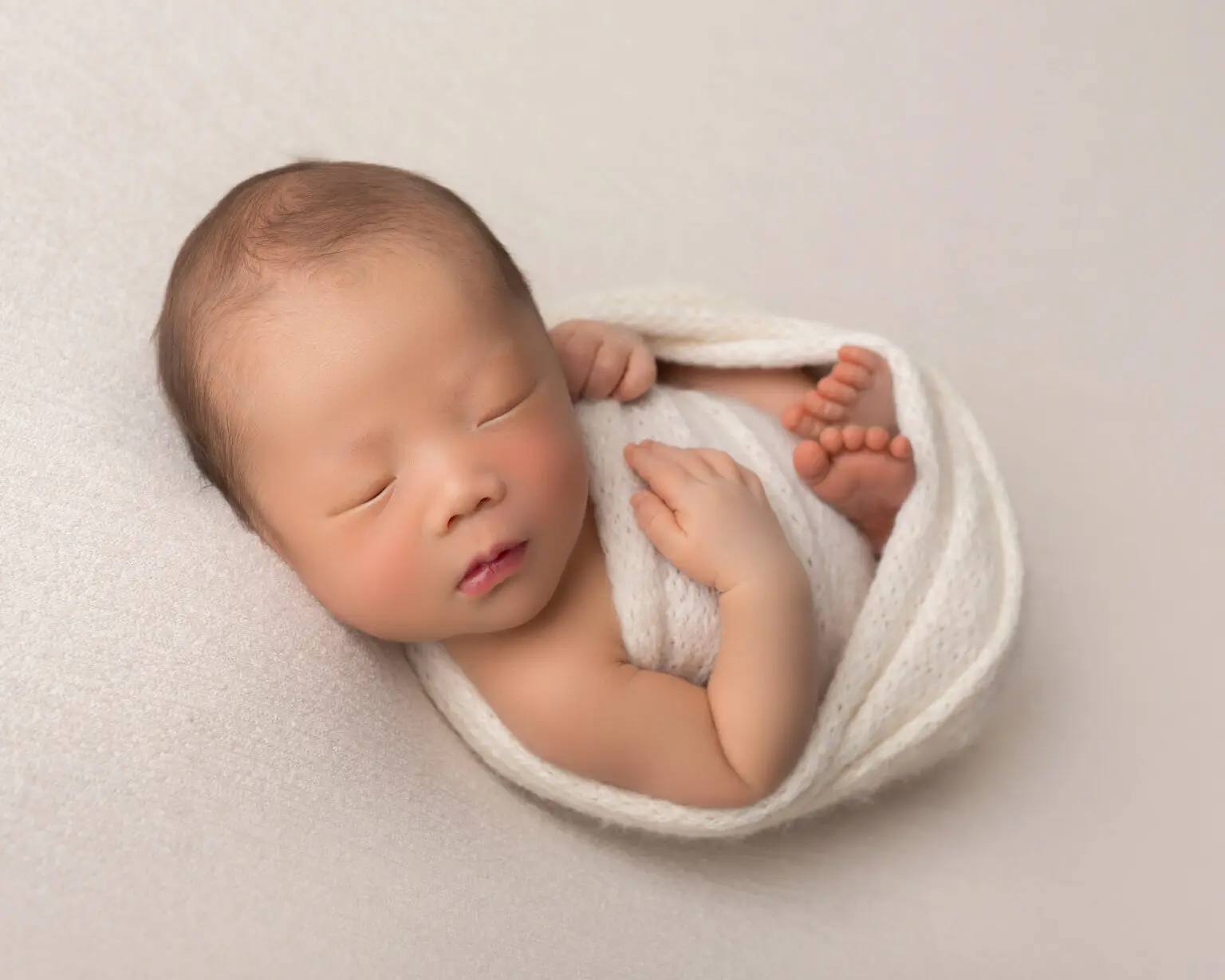 Newborn Photography: The Ultimate Guide for 2025